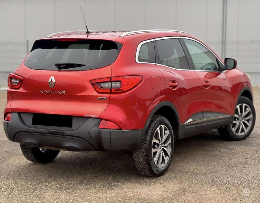 Red Renault Kadjar 2016 in Panevezys, with an engine capacity of 1.60 L and mileage of 190 thousand km for 6999 €, photo 4 on AUTOMOTO.COM.LV