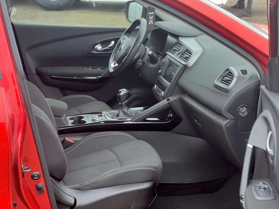 Red Renault Kadjar 2016 in Panevezys, with an engine capacity of 1.60 L and mileage of 190 thousand km for 6999 €, photo 12 on AUTOMOTO.COM.LV