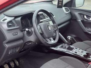 Red Renault Kadjar 2016 in Panevezys, with an engine capacity of 1.60 L and mileage of 190 thousand km for 6999 €, photo 14 on AUTOMOTO.COM.LV
