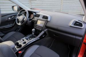 Red Renault Kadjar 2016 in Riga, with an engine capacity of 1.20 L and mileage of 168 thousand km for 9990 €, photo 16 on AUTOMOTO.COM.LV