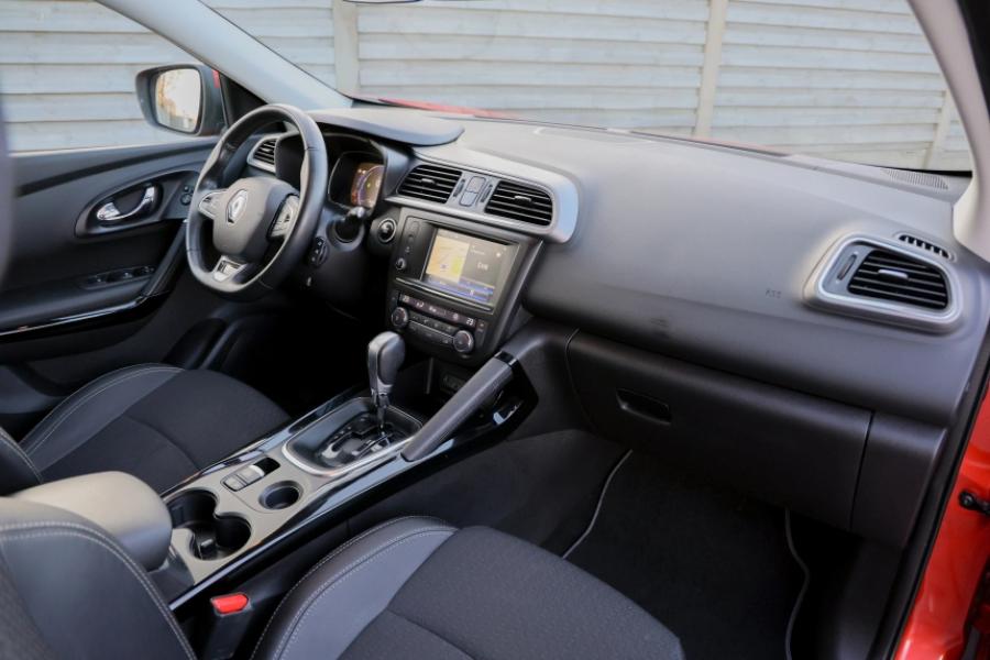Red Renault Kadjar 2016 in Riga, with an engine capacity of 1.20 L and mileage of 168 thousand km for 9990 €, photo 16 on AUTOMOTO.COM.LV