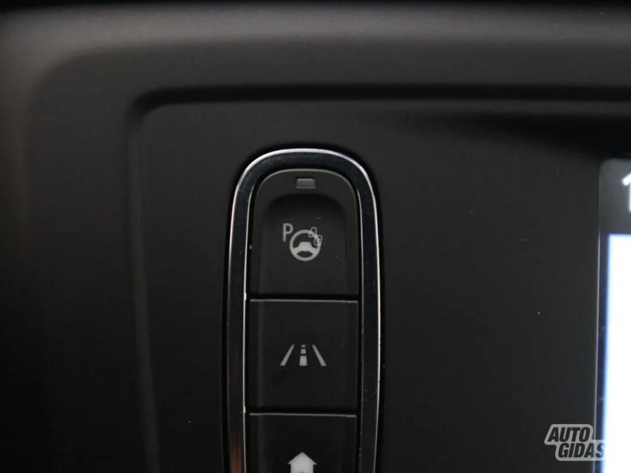 Red Renault Kadjar 2016 in Vilnius, with an engine capacity of 1.20 L and mileage of 201 thousand km for 9999 €, photo 32 on AUTOMOTO.COM.LV