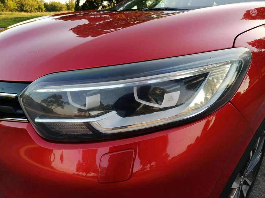 Red Renault Kadjar 2016 in Kaunas, with an engine capacity of 0.00 L and mileage of 214 thousand km for 8900 €, photo 5 on AUTOMOTO.COM.LV