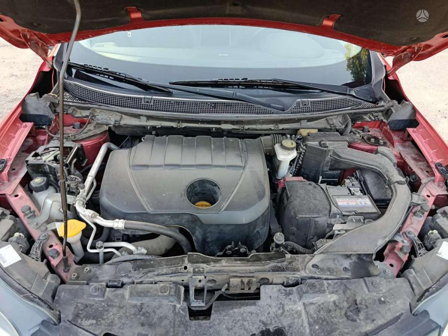 Red Renault Kadjar 2016 in Kaunas, with an engine capacity of 0.00 L and mileage of 214 thousand km for 8900 €, photo 6 on AUTOMOTO.COM.LV