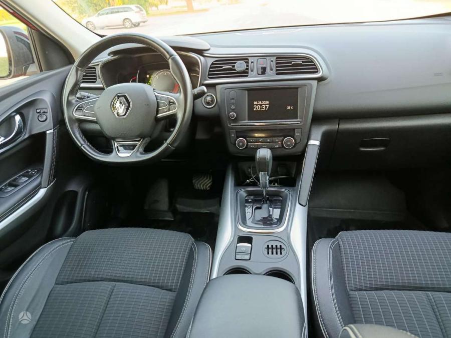 Red Renault Kadjar 2016 in Kaunas, with an engine capacity of 0.00 L and mileage of 214 thousand km for 8900 €, photo 8 on AUTOMOTO.COM.LV