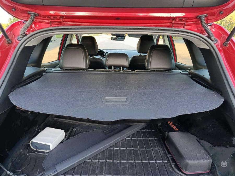 Red Renault Kadjar 2016 in Kaunas, with an engine capacity of 0.00 L and mileage of 214 thousand km for 8900 €, photo 14 on AUTOMOTO.COM.LV