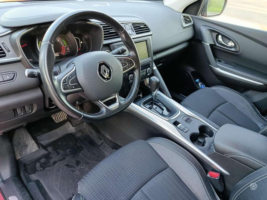 Red Renault Kadjar 2016 in Kaunas, with an engine capacity of 0.00 L and mileage of 214 thousand km for 8900 €, photo 18 on AUTOMOTO.COM.LV
