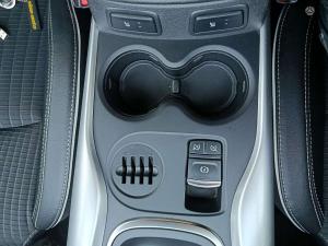 Red Renault Kadjar 2016 in Kaunas, with an engine capacity of 0.00 L and mileage of 214 thousand km for 8900 €, photo 19 on AUTOMOTO.COM.LV