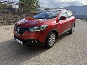 Sarkans Renault Kadjar 2016 Viļņa, ar dzinēja tilpumu 1.20 L un nobraukumu 130 tūkst. km par 7600 €, foto  vietnē AUTOMOTO.COM.LV