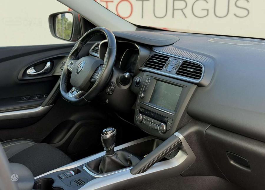 Red Renault Kadjar 2016 in Taurage, with an engine capacity of 1.20 L and mileage of 96 thousand km for 7400 €, photo 36 on AUTOMOTO.COM.LV