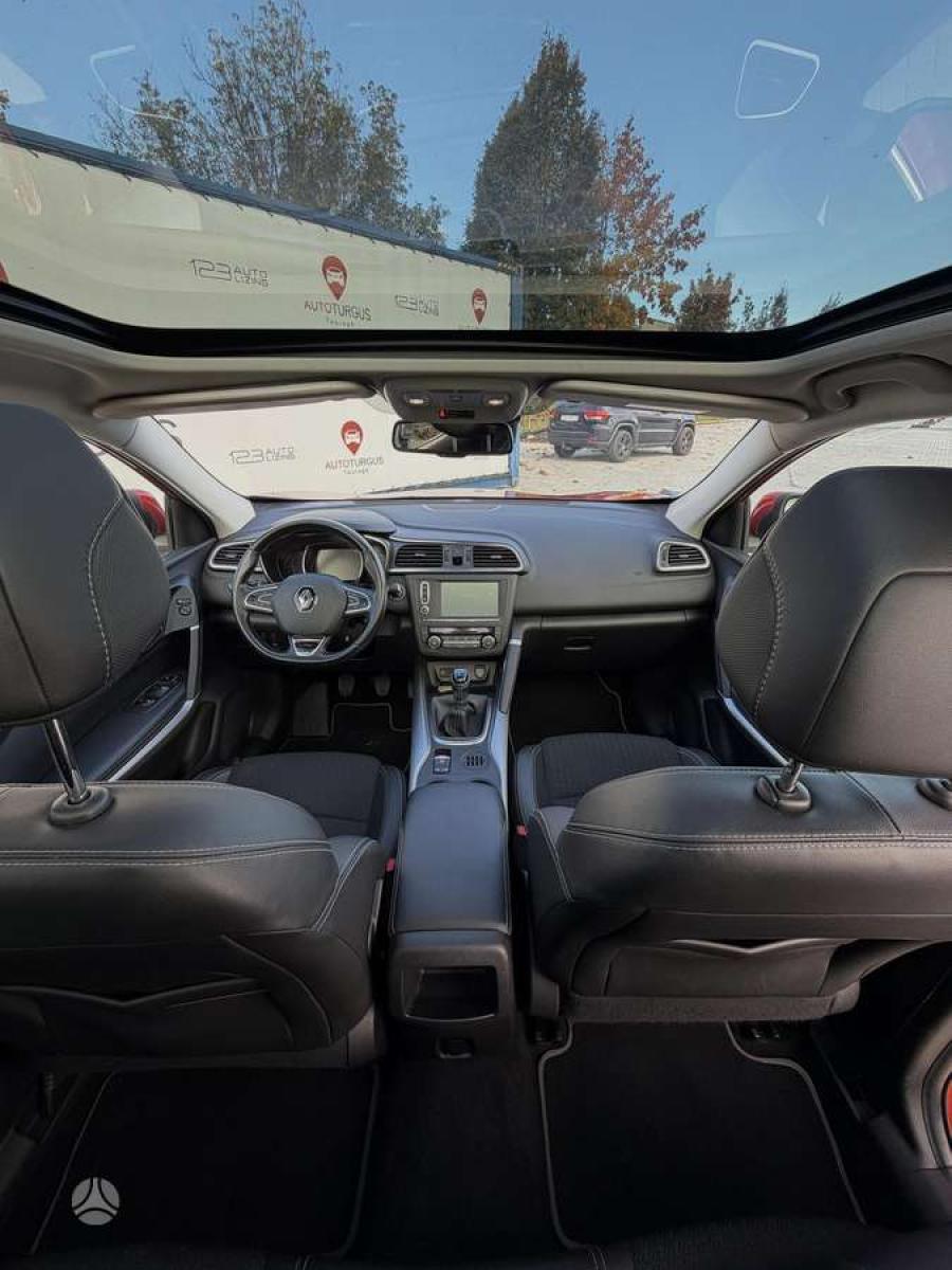 Red Renault Kadjar 2016 in Taurage, with an engine capacity of 1.20 L and mileage of 96 thousand km for 7400 €, photo 37 on AUTOMOTO.COM.LV
