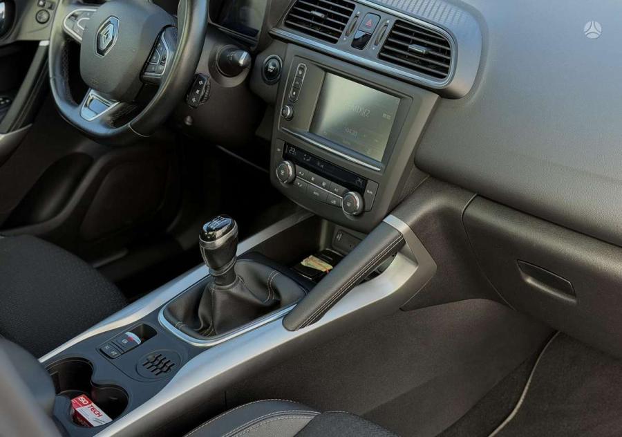 Red Renault Kadjar 2016 in Taurage, with an engine capacity of 1.20 L and mileage of 96 thousand km for 7400 €, photo 42 on AUTOMOTO.COM.LV