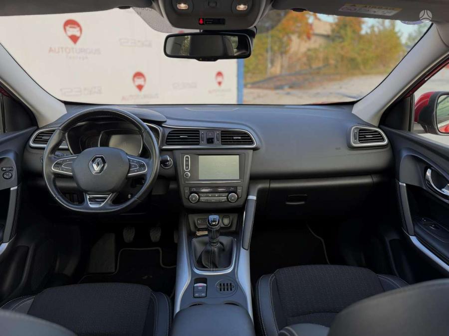 Red Renault Kadjar 2016 in Taurage, with an engine capacity of 1.20 L and mileage of 96 thousand km for 7400 €, photo 43 on AUTOMOTO.COM.LV