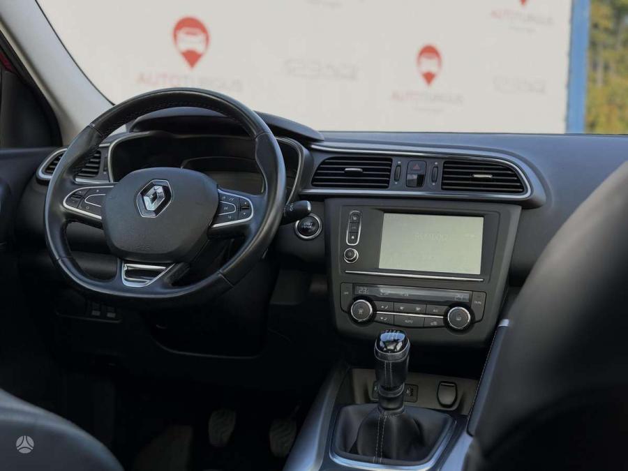 Red Renault Kadjar 2016 in Taurage, with an engine capacity of 1.20 L and mileage of 96 thousand km for 7400 €, photo 44 on AUTOMOTO.COM.LV