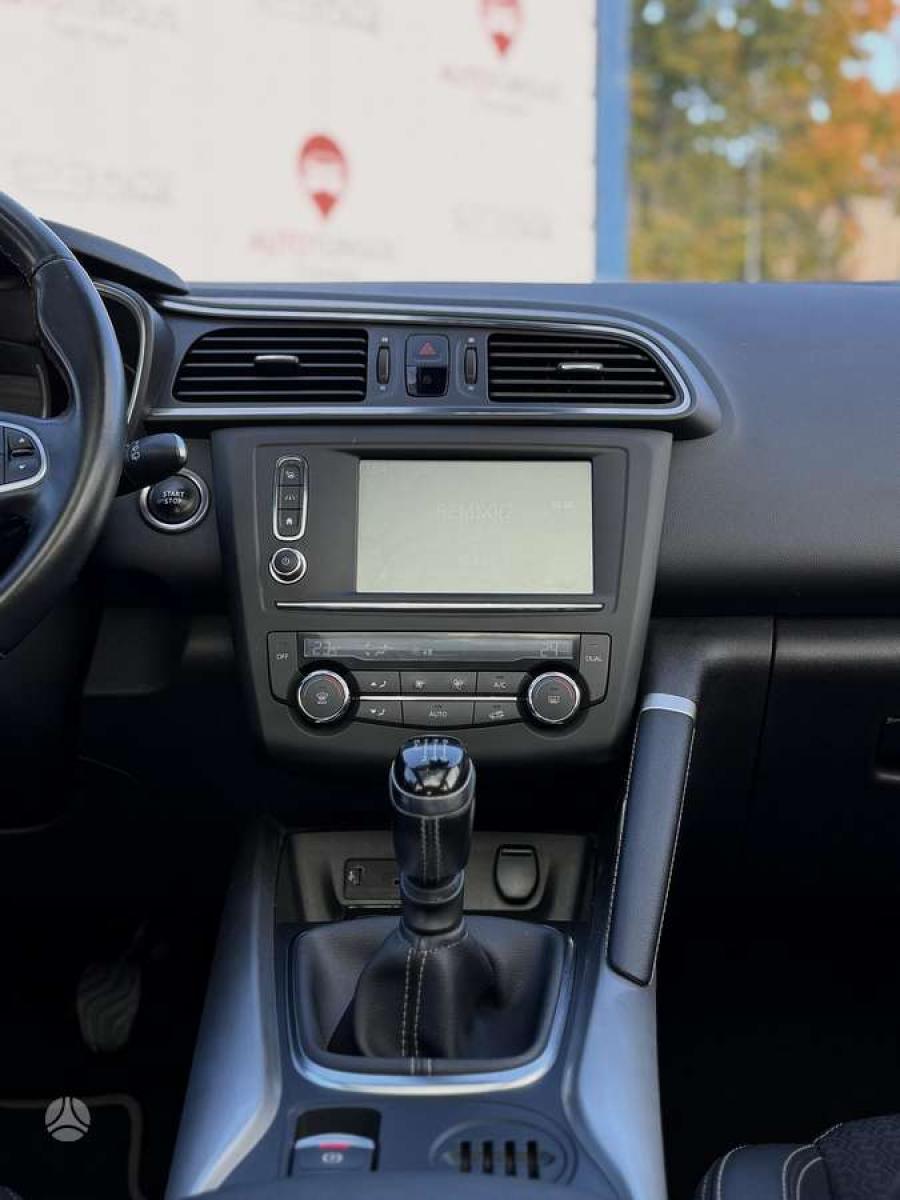 Red Renault Kadjar 2016 in Taurage, with an engine capacity of 1.20 L and mileage of 96 thousand km for 7400 €, photo 46 on AUTOMOTO.COM.LV