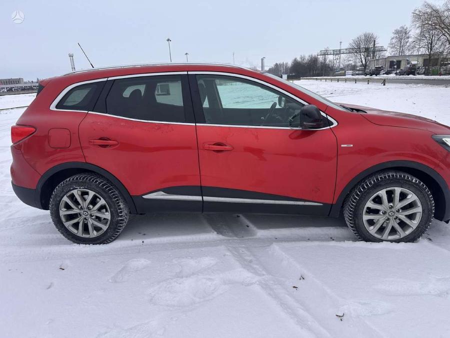 Red Renault Kadjar 2017 in Marijampole, with an engine capacity of 1.46 L and mileage of 194 thousand km for 8200 €, photo 2 on AUTOMOTO.COM.LV