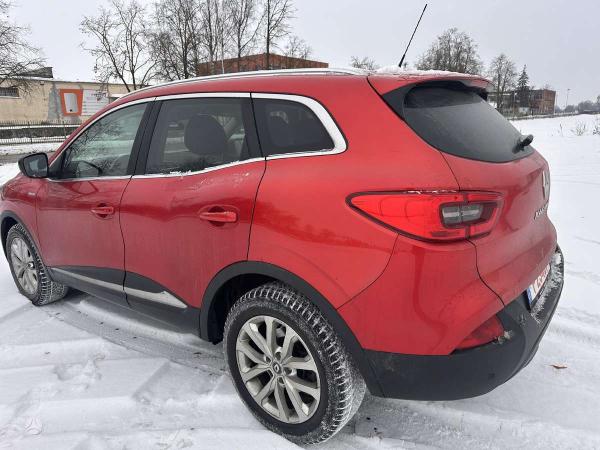 Red Renault Kadjar 2017 in Marijampole, with an engine capacity of 1.46 L and mileage of 194 thousand km for 8200 €, photo 5 on AUTOMOTO.COM.LV