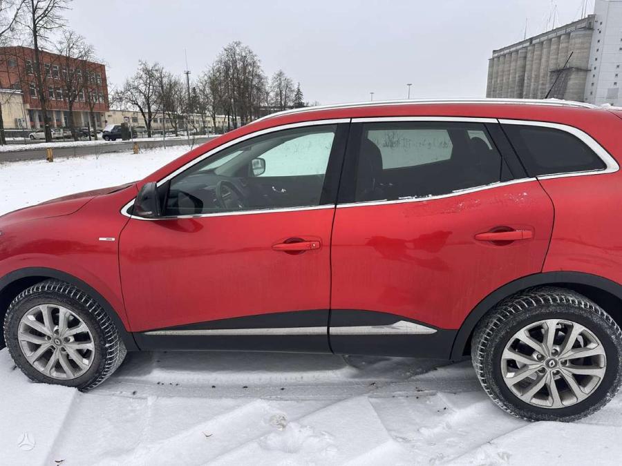 Red Renault Kadjar 2017 in Marijampole, with an engine capacity of 1.46 L and mileage of 194 thousand km for 8200 €, photo 6 on AUTOMOTO.COM.LV