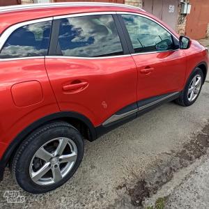 Sarkans Renault Kadjar 2017 Visaginas, ar dzinēja tilpumu 1.20 L un nobraukumu 58 tūkst. km par 12000 €, foto 23 vietnē AUTOMOTO.COM.LV