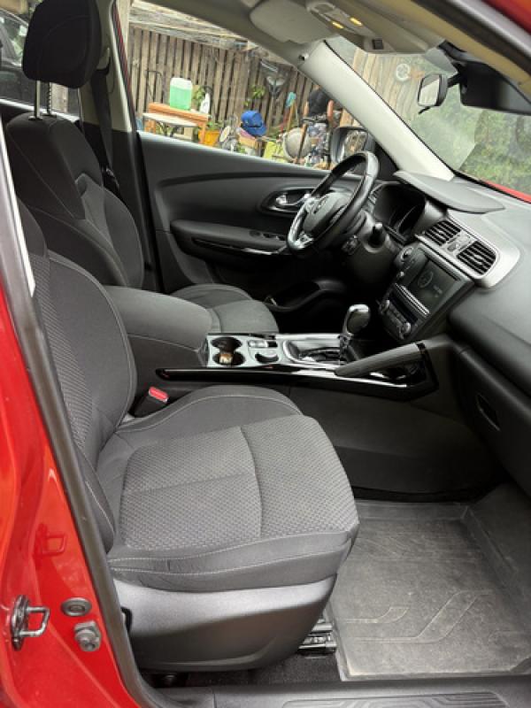 Red Renault Kadjar 2017 in Tallinn, with an engine capacity of 1.50 L and mileage of 167 thousand km for 10999 €, photo 10 on AUTOMOTO.COM.LV