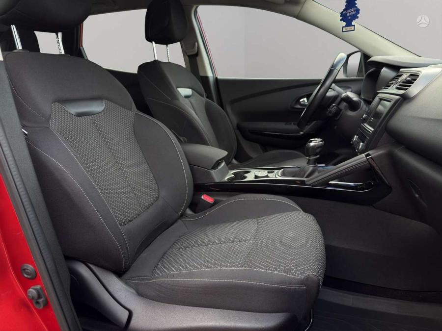 Красный Рено Kadjar 2017 в Каунас, объемом двигателя 1.20 л и пробегом 124 тыс. км за 8499 €, фото 9 на AUTOMOTO.COM.LV