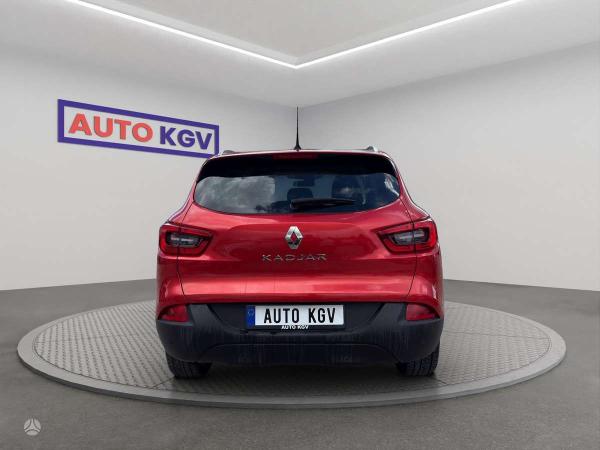 Red Renault Kadjar 2017 in Kaunas, with an engine capacity of 1.20 L and mileage of 124 thousand km for 8499 €, photo 4 on AUTOMOTO.COM.LV