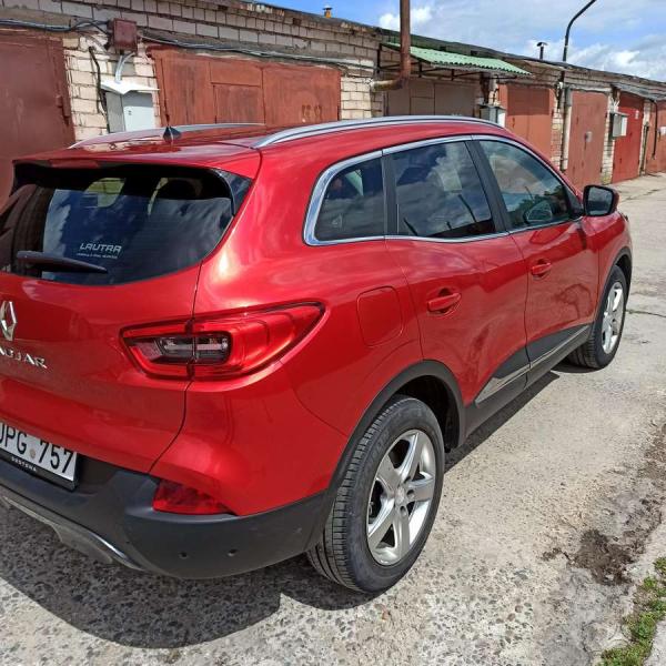 Sarkans Renault Kadjar 2017 Visaginas, ar dzinēja tilpumu 1.20 L un nobraukumu 58 tūkst. km par 10500 €, foto 3 vietnē AUTOMOTO.COM.LV