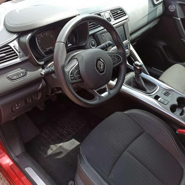 Sarkans Renault Kadjar 2017 Visaginas, ar dzinēja tilpumu 1.20 L un nobraukumu 58 tūkst. km par 10500 €, foto 5 vietnē AUTOMOTO.COM.LV