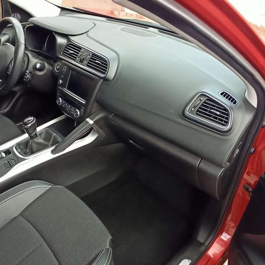 Sarkans Renault Kadjar 2017 Visaginas, ar dzinēja tilpumu 1.20 L un nobraukumu 58 tūkst. km par 10500 €, foto 21 vietnē AUTOMOTO.COM.LV