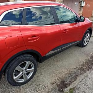 Sarkans Renault Kadjar 2017 Visaginas, ar dzinēja tilpumu 1.20 L un nobraukumu 58 tūkst. km par 10500 €, foto 22 vietnē AUTOMOTO.COM.LV