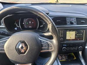 Red Renault Kadjar 2017 in Vilnius, with an engine capacity of 1.20 L and mileage of 141 thousand km for 10000 €, photo 4 on AUTOMOTO.COM.LV