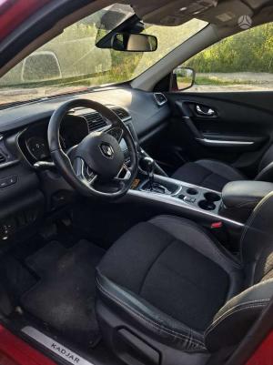 Red Renault Kadjar 2017 in Vilnius, with an engine capacity of 1.20 L and mileage of 141 thousand km for 10000 €, photo 6 on AUTOMOTO.COM.LV