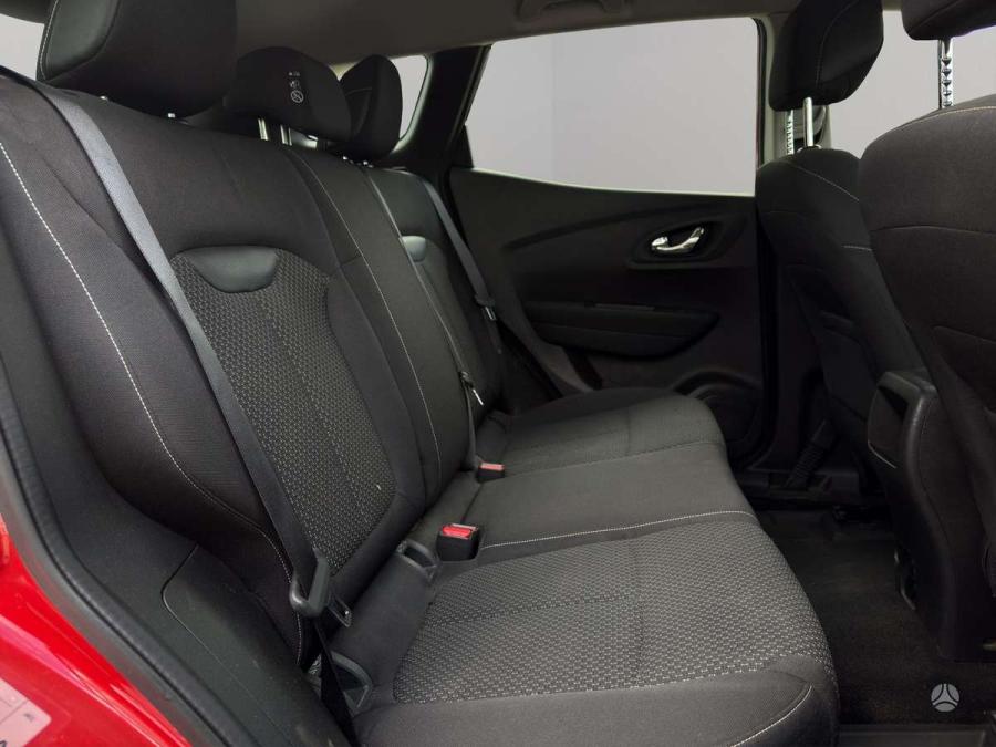 Red Renault Kadjar 2017 in Kaunas, with an engine capacity of 1.20 L and mileage of 124 thousand km for 8499 €, photo 10 on AUTOMOTO.COM.LV