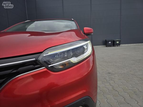 Red Renault Kadjar 2018 in Siauliai, with an engine capacity of 1.20 L and mileage of 85 thousand km for 9499 €, photo 8 on AUTOMOTO.COM.LV