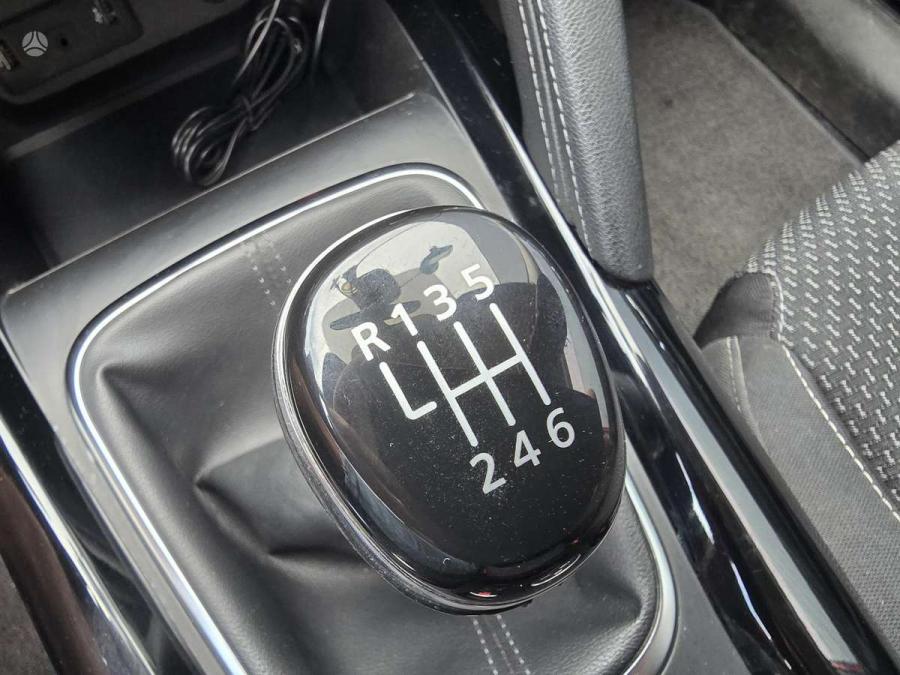 Sarkans Renault Kadjar 2018 Šauļi, ar dzinēja tilpumu 1.20 L un nobraukumu 85 tūkst. km par 9250 €, foto 24 vietnē AUTOMOTO.COM.LV