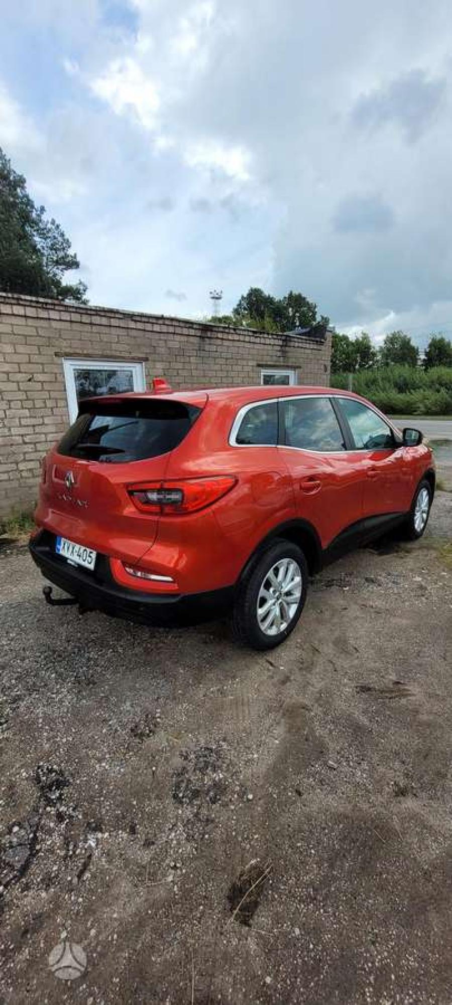 Red Renault Kadjar 2019 in Plunge, with an engine capacity of 1.33 L and mileage of 181 thousand km for 8600 €, photo 5 on AUTOMOTO.COM.LV