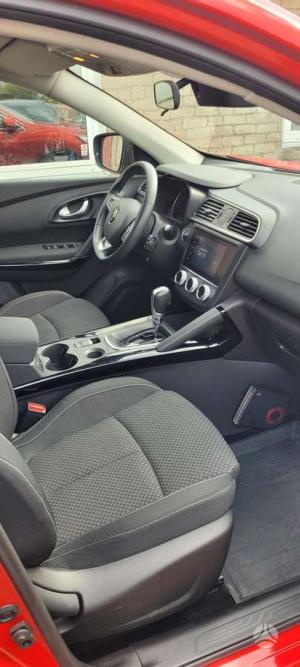Red Renault Kadjar 2019 in Plunge, with an engine capacity of 1.33 L and mileage of 181 thousand km for 8600 €, photo 9 on AUTOMOTO.COM.LV