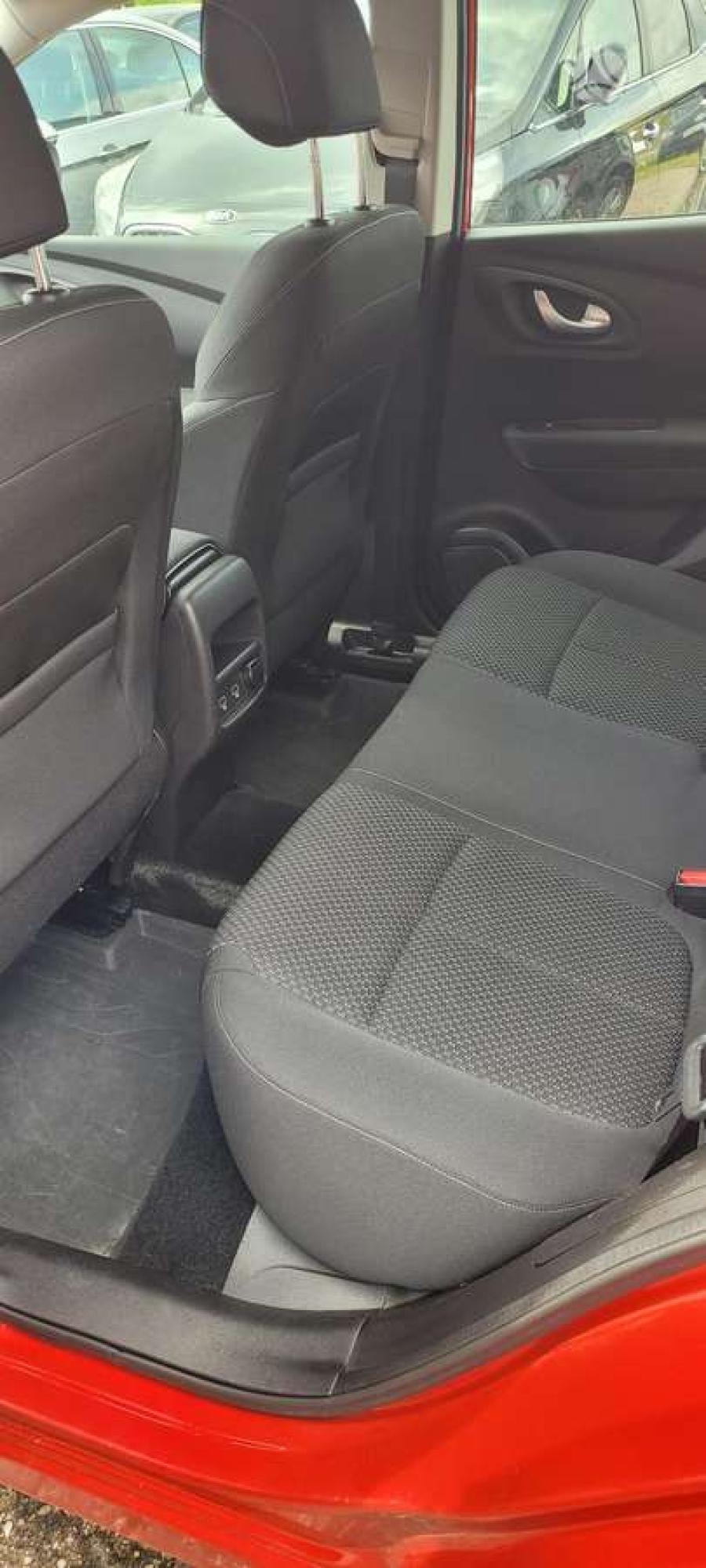 Red Renault Kadjar 2019 in Plunge, with an engine capacity of 1.33 L and mileage of 181 thousand km for 8600 €, photo 11 on AUTOMOTO.COM.LV