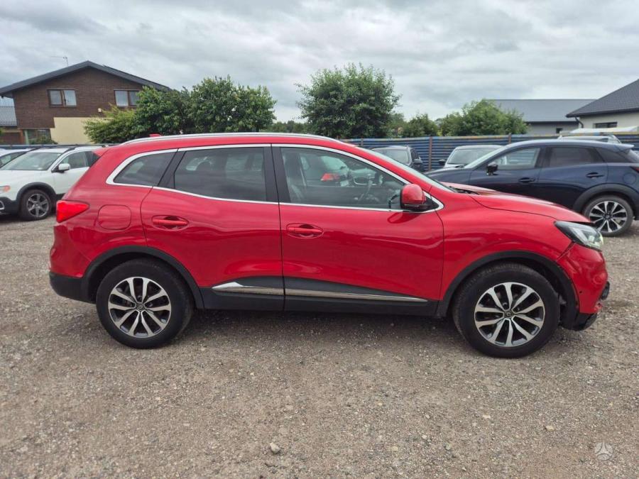 Sarkans Renault Kadjar 2020 Kauņa, ar dzinēja tilpumu 1.33 L un nobraukumu 60 tūkst. km par 9450 €, foto 3 vietnē AUTOMOTO.COM.LV