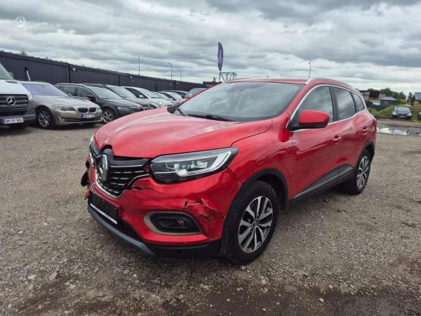 Red Renault Kadjar 2020 in Kaunas, with an engine capacity of 1.33 L and mileage of 60 thousand km for 9450 €, photo 4 on AUTOMOTO.COM.LV