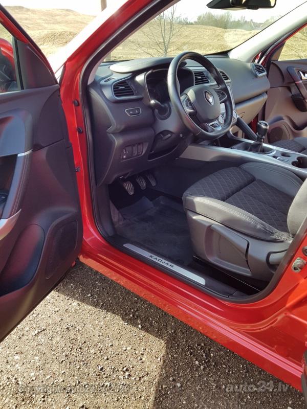 Sarkans Renault Kadjar 2020 Tallina, ar dzinēja tilpumu 1.30 L un nobraukumu 55 tūkst. km par 13900 €, foto 5 vietnē AUTOMOTO.COM.LV