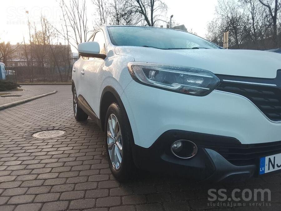 White Renault Kadjar 2015 in Riga, with an engine capacity of 1.50 L and mileage of 321 thousand km for 7700 €, photo 5 on AUTOMOTO.COM.LV