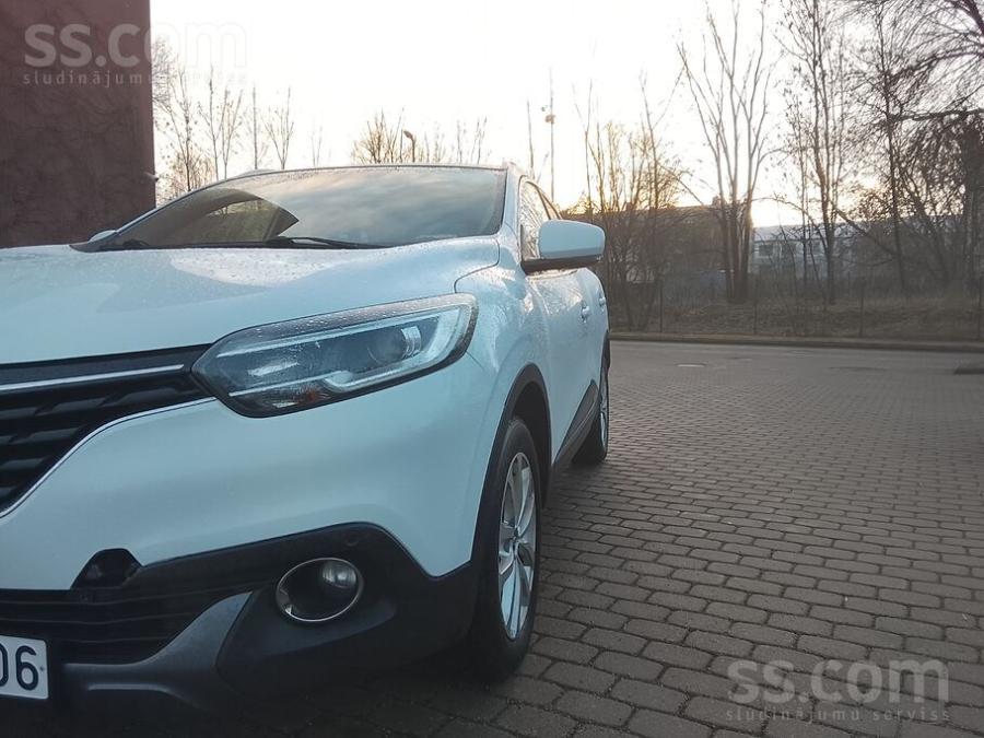 White Renault Kadjar 2015 in Riga, with an engine capacity of 1.50 L and mileage of 321 thousand km for 7700 €, photo 6 on AUTOMOTO.COM.LV