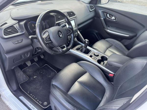 White Renault Kadjar 2015 in Taurage, with an engine capacity of 1.60 L and mileage of 200 thousand km for 7490 €, photo 9 on AUTOMOTO.COM.LV