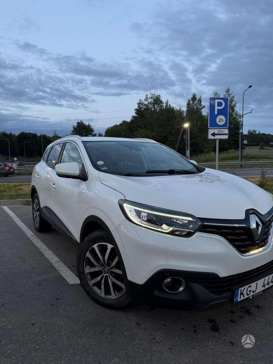White Renault Kadjar 2016 in Vilnius, with an engine capacity of 1.46 L and mileage of 252 thousand km for 10500 €, photo 4 on AUTOMOTO.COM.LV