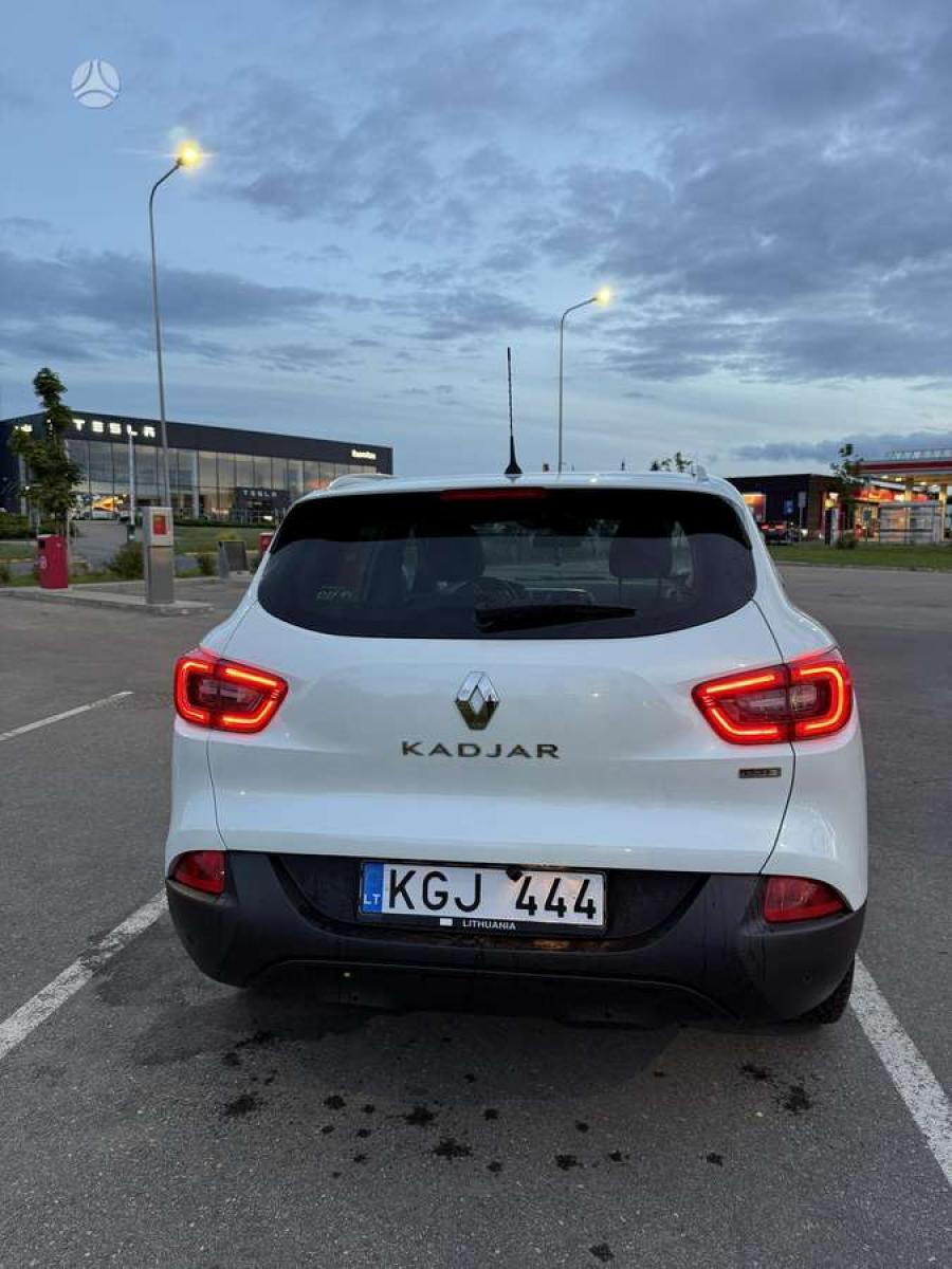 White Renault Kadjar 2016 in Vilnius, with an engine capacity of 1.46 L and mileage of 252 thousand km for 10500 €, photo 6 on AUTOMOTO.COM.LV