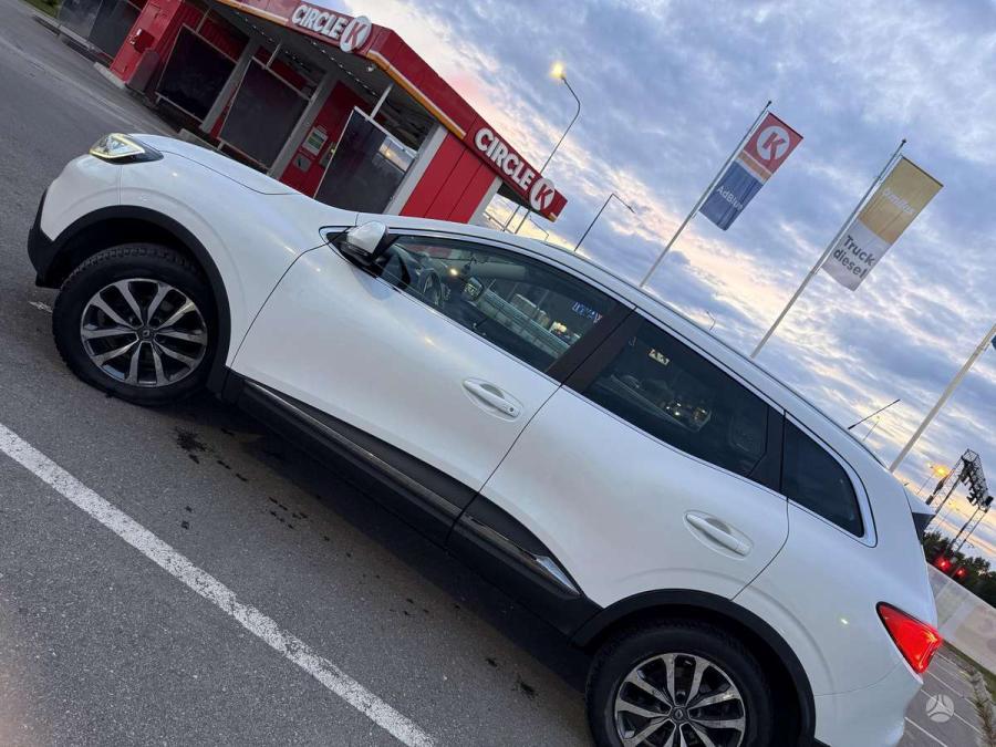 White Renault Kadjar 2016 in Vilnius, with an engine capacity of 1.46 L and mileage of 252 thousand km for 10500 €, photo 7 on AUTOMOTO.COM.LV