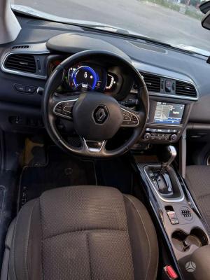 White Renault Kadjar 2016 in Vilnius, with an engine capacity of 1.46 L and mileage of 252 thousand km for 10500 €, photo 9 on AUTOMOTO.COM.LV