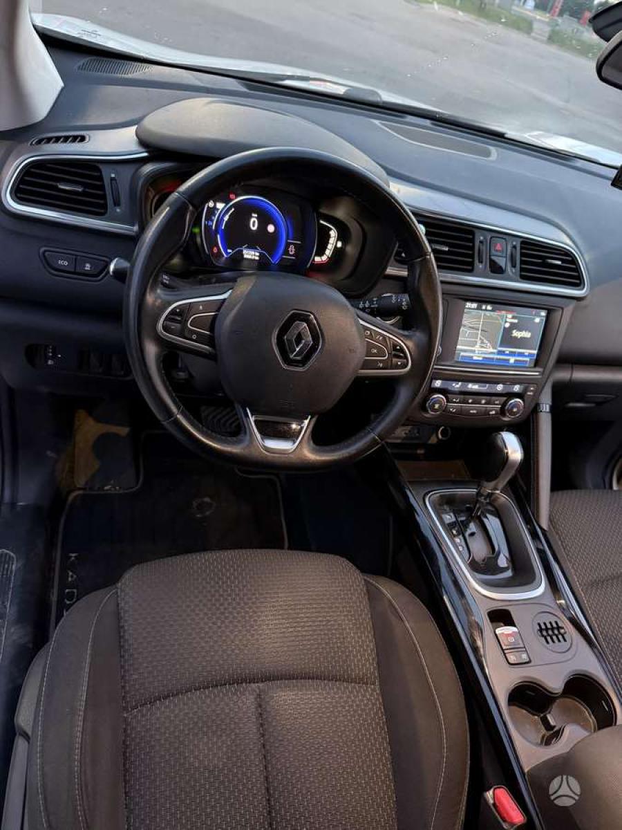 White Renault Kadjar 2016 in Vilnius, with an engine capacity of 1.46 L and mileage of 252 thousand km for 10500 €, photo 9 on AUTOMOTO.COM.LV
