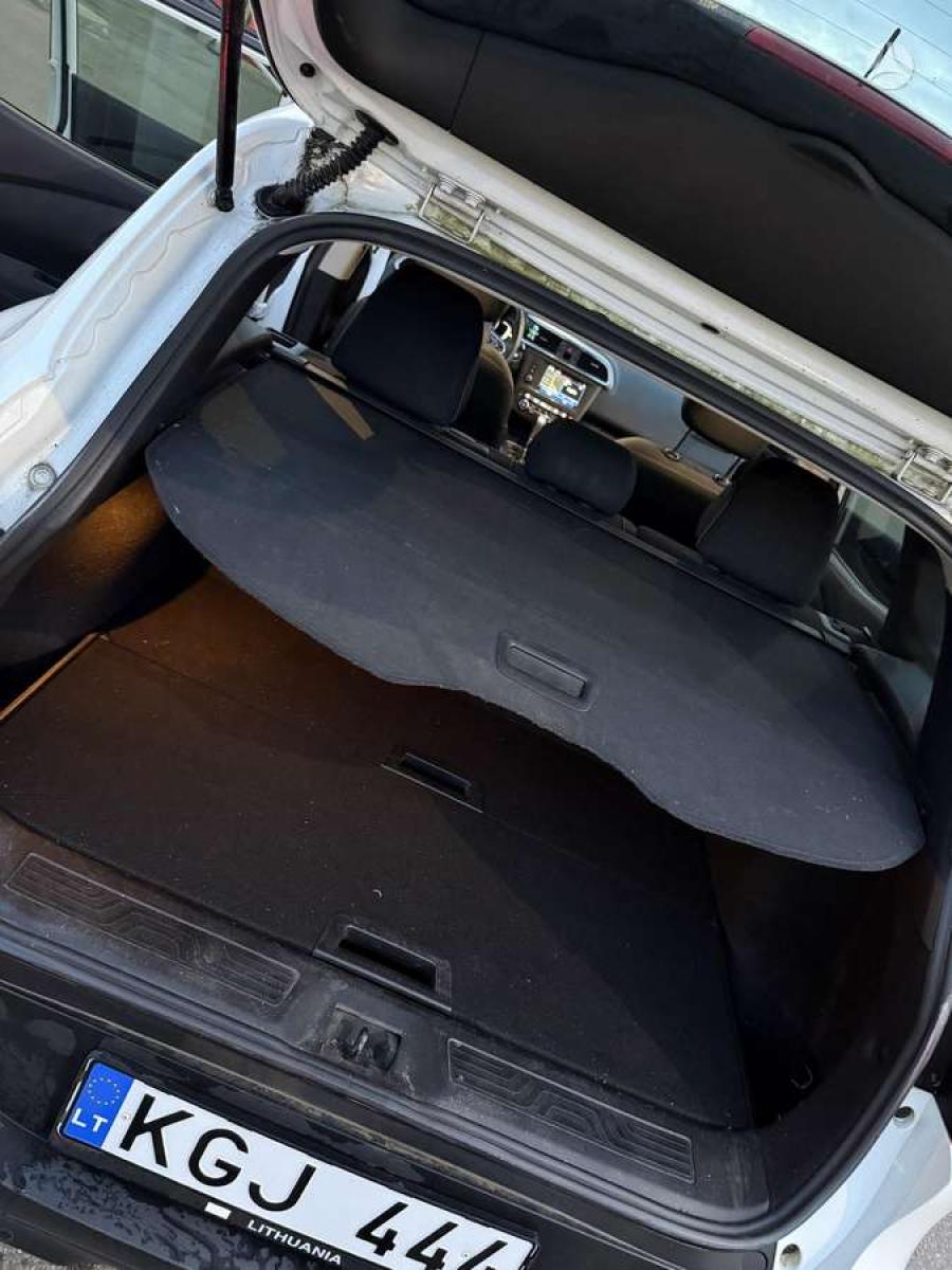 White Renault Kadjar 2016 in Vilnius, with an engine capacity of 1.46 L and mileage of 252 thousand km for 10500 €, photo 12 on AUTOMOTO.COM.LV